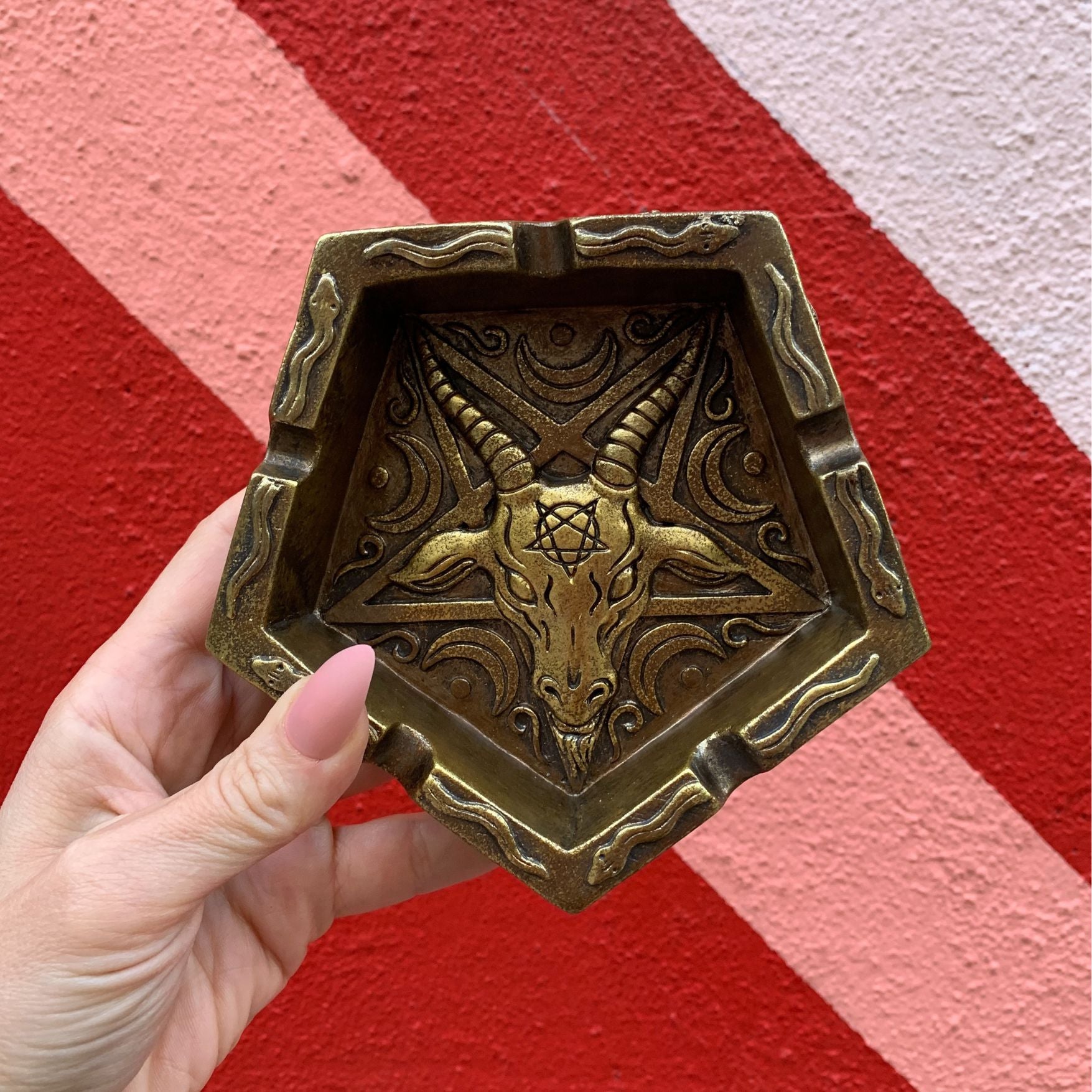 Marijuana Lovers Collection | Weed Themed Gifts, Ashtrays, Rolling ...